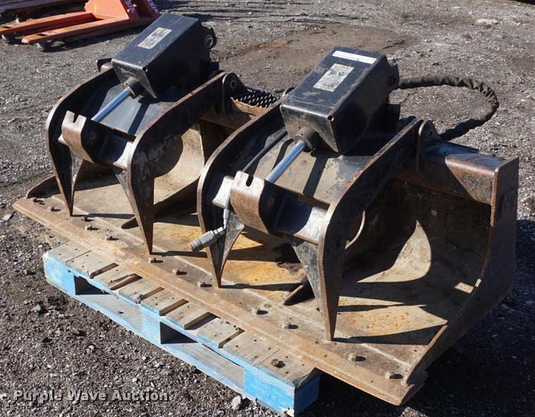 Caterpillar skid steer grapple bucket in Lawrence, KS | Item DI9320 ...