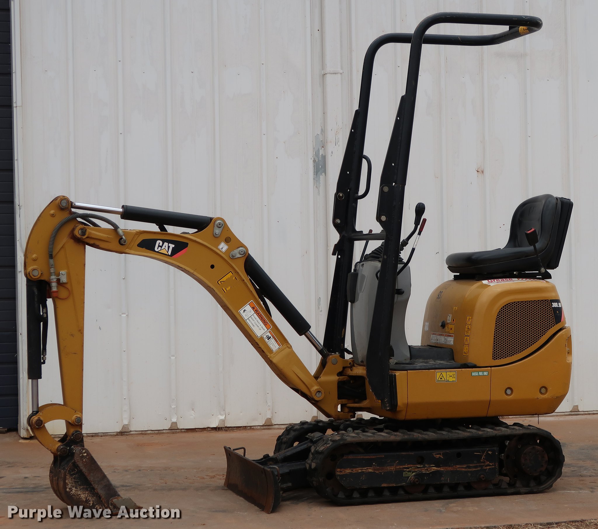 2014 Caterpillar 300.9D mini excavator in Hennessey, OK | Item FI9760 ...