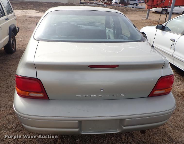 2000 Dodge Stratus in Larned, KS | Item DF8718 sold | Purple Wave