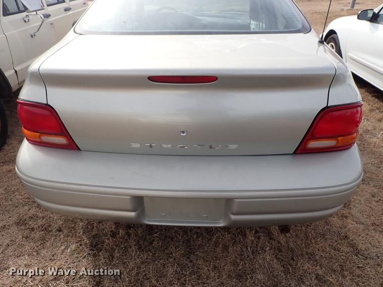 2000 Dodge Stratus in Larned, KS | Item DF8718 sold | Purple Wave