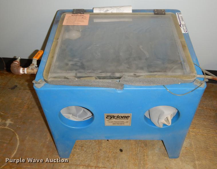 Cyclone E100 sandblaster in Manhattan, KS | Item EA9235 sold | Purple Wave