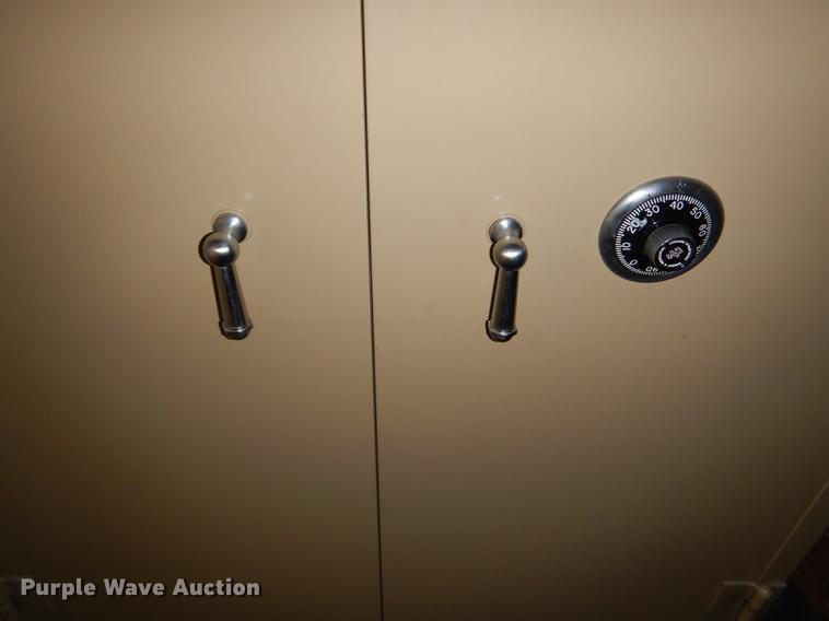 Shaw Walker safe in Manhattan, KS | Item EA9239 sold | Purple Wave