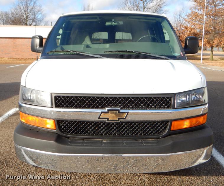 2007 Chevrolet Express 3500 van in Parsons, KS | Item ER9377 for sale ...