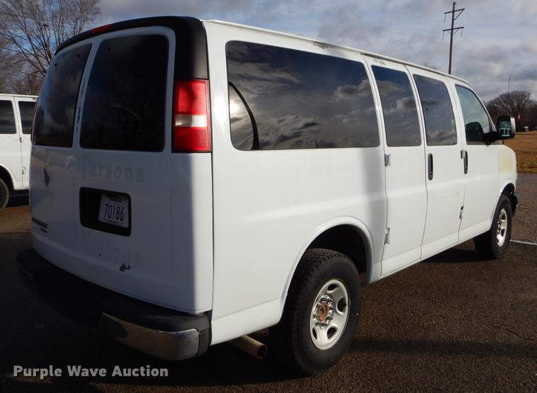 2007 Chevrolet Express 3500 van in Parsons, KS | Item ER9377 for sale ...
