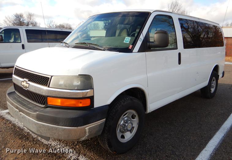 2006 Chevrolet Express 3500 van in Parsons, KS | Item ER9378 for sale ...