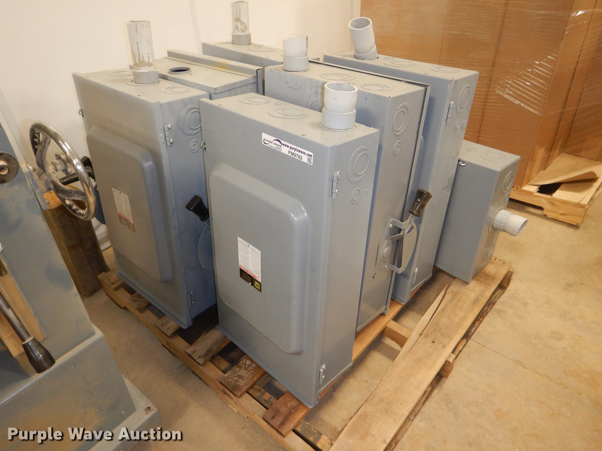 (8) Square D breaker boxes in Lawrence, KS | Item FM9782 sold | Purple Wave