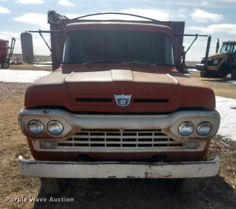 1960 Ford F600 grain truck in Cimarron, KS | Item DY9230 sold | Purple Wave