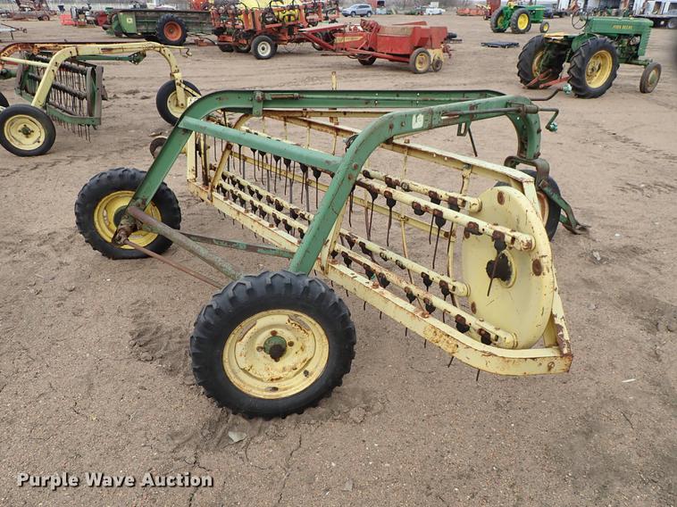 John Deere 660 hay rake in Kinsley, KS | Item FL9560 sold | Purple Wave