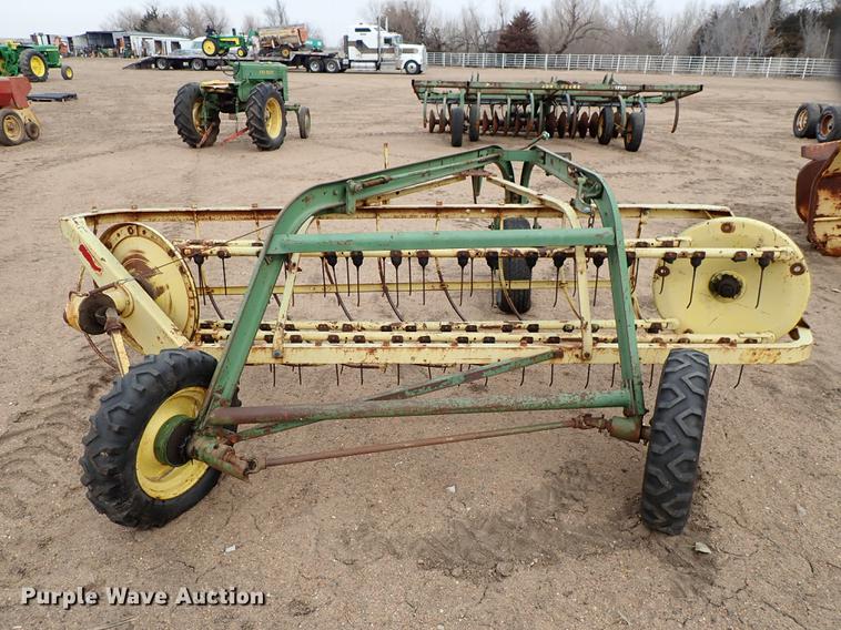 John Deere 660 hay rake in Kinsley, KS | Item FL9560 sold | Purple Wave