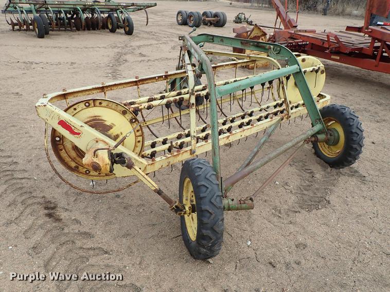 John Deere 660 hay rake in Kinsley, KS | Item FL9560 sold | Purple Wave