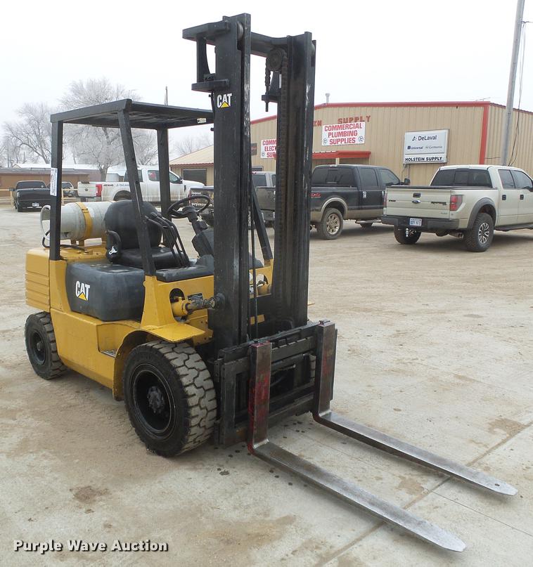 1995 Caterpillar GP30 forklift in Syracuse, KS | Item DF2947 sold ...