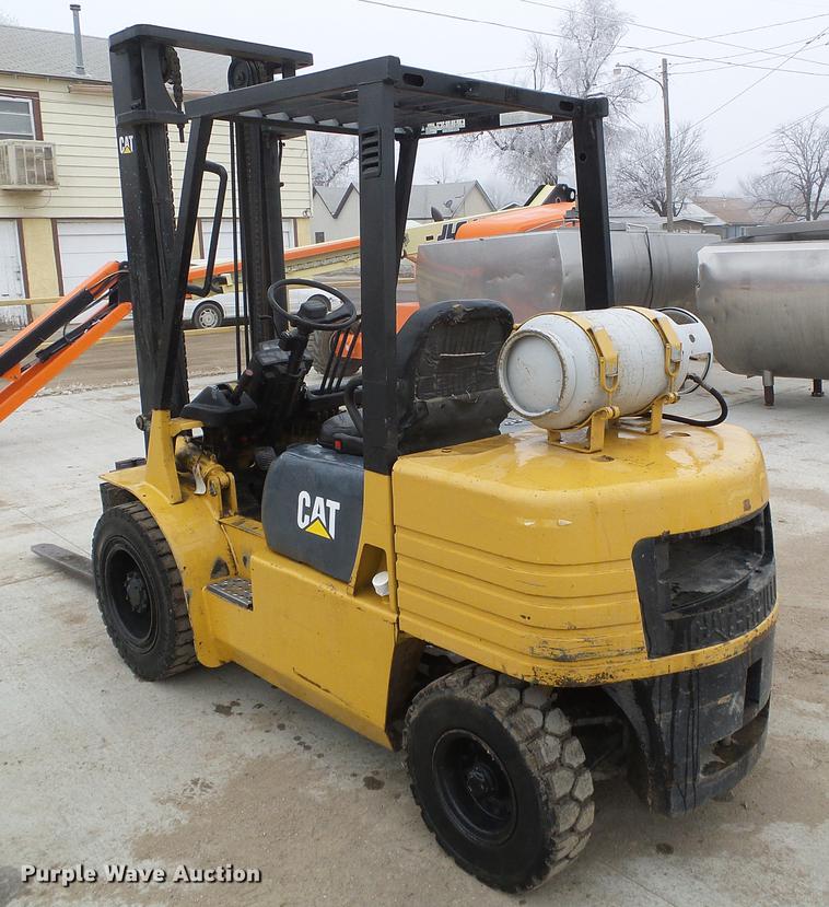 1995 Caterpillar GP30 forklift in Syracuse, KS | Item DF2947 sold ...