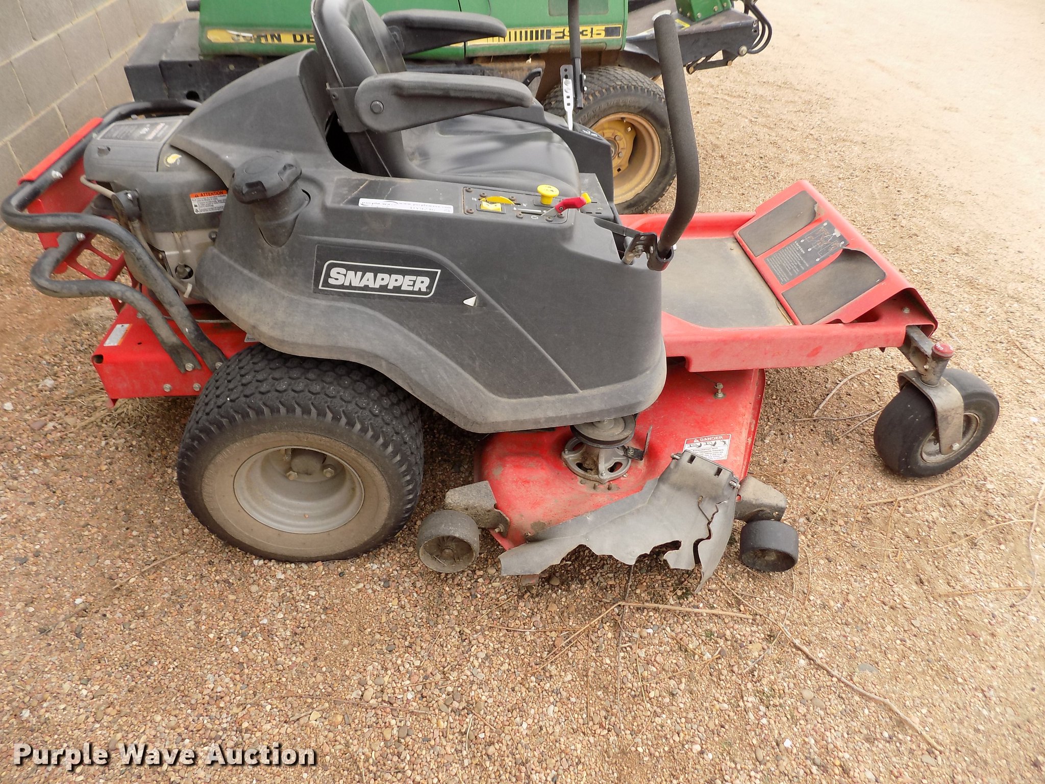 Snapper 285Z ZTR lawn mower in Hugoton, KS | Item DY9246 sold | Purple Wave