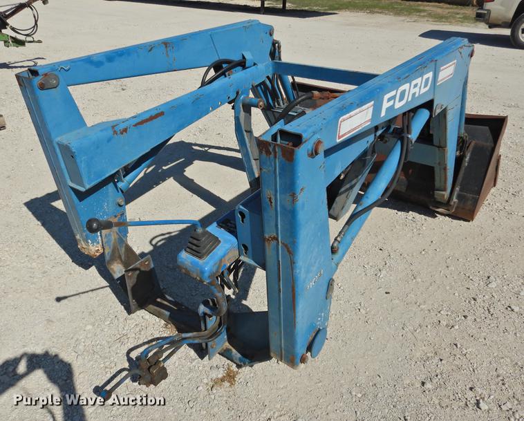 Ford 7109 loader in Lampasas, TX | Item DF2521 sold | Purple Wave