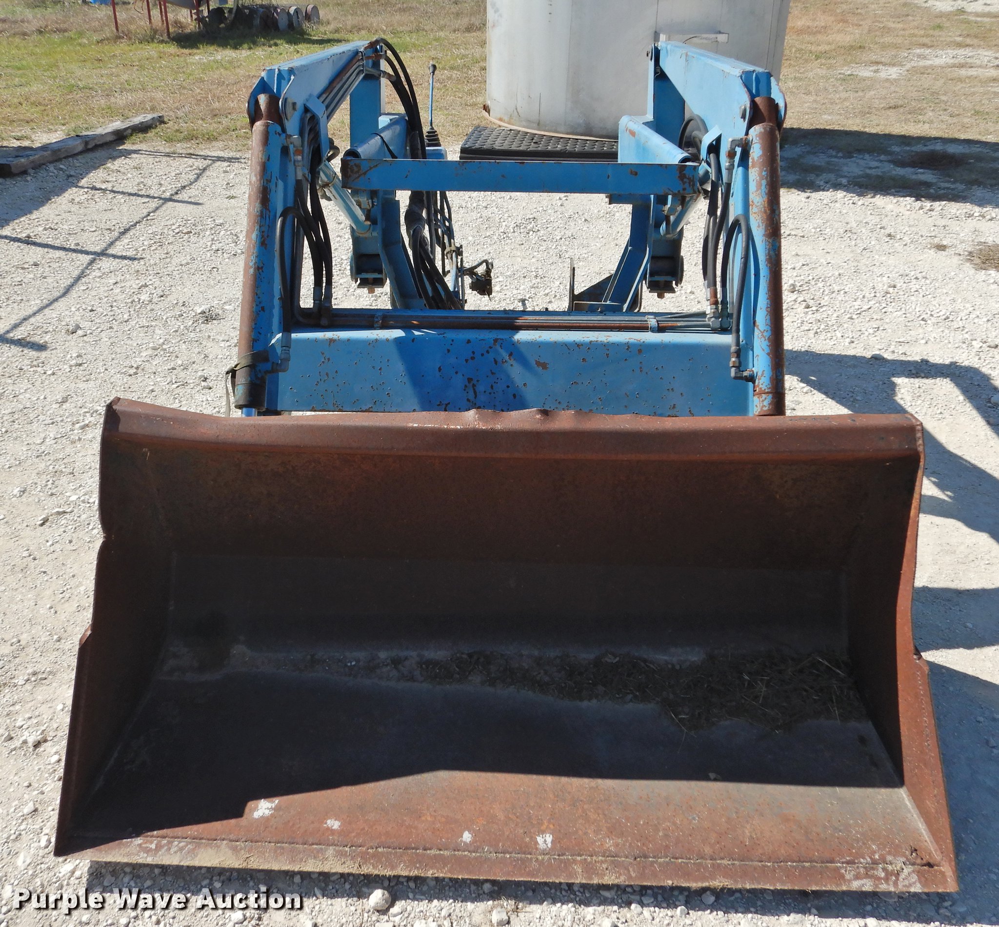 Ford 7109 loader in Lampasas, TX | Item DF2521 sold | Purple Wave