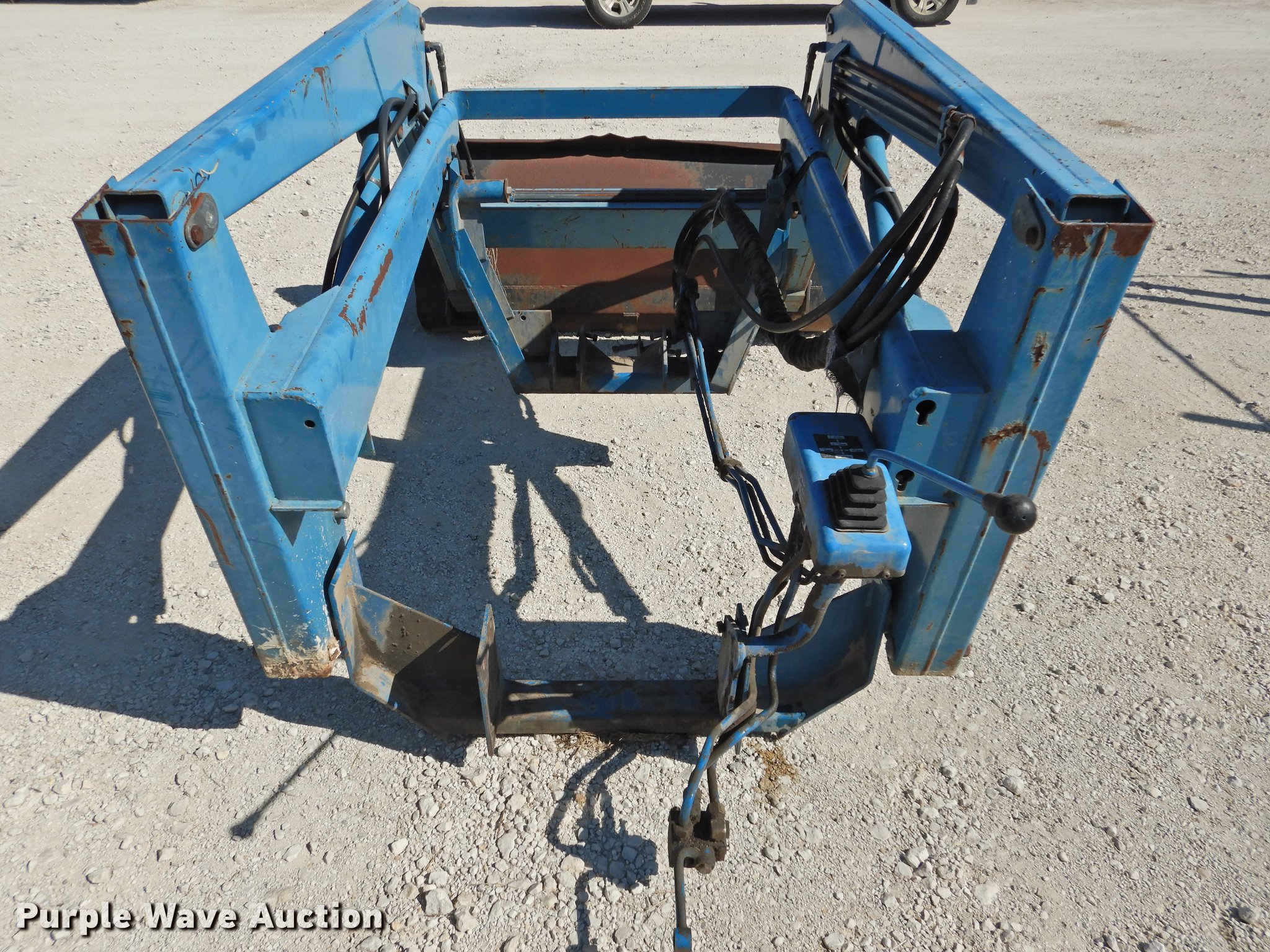 Ford 7109 loader in Lampasas, TX | Item DF2521 sold | Purple Wave