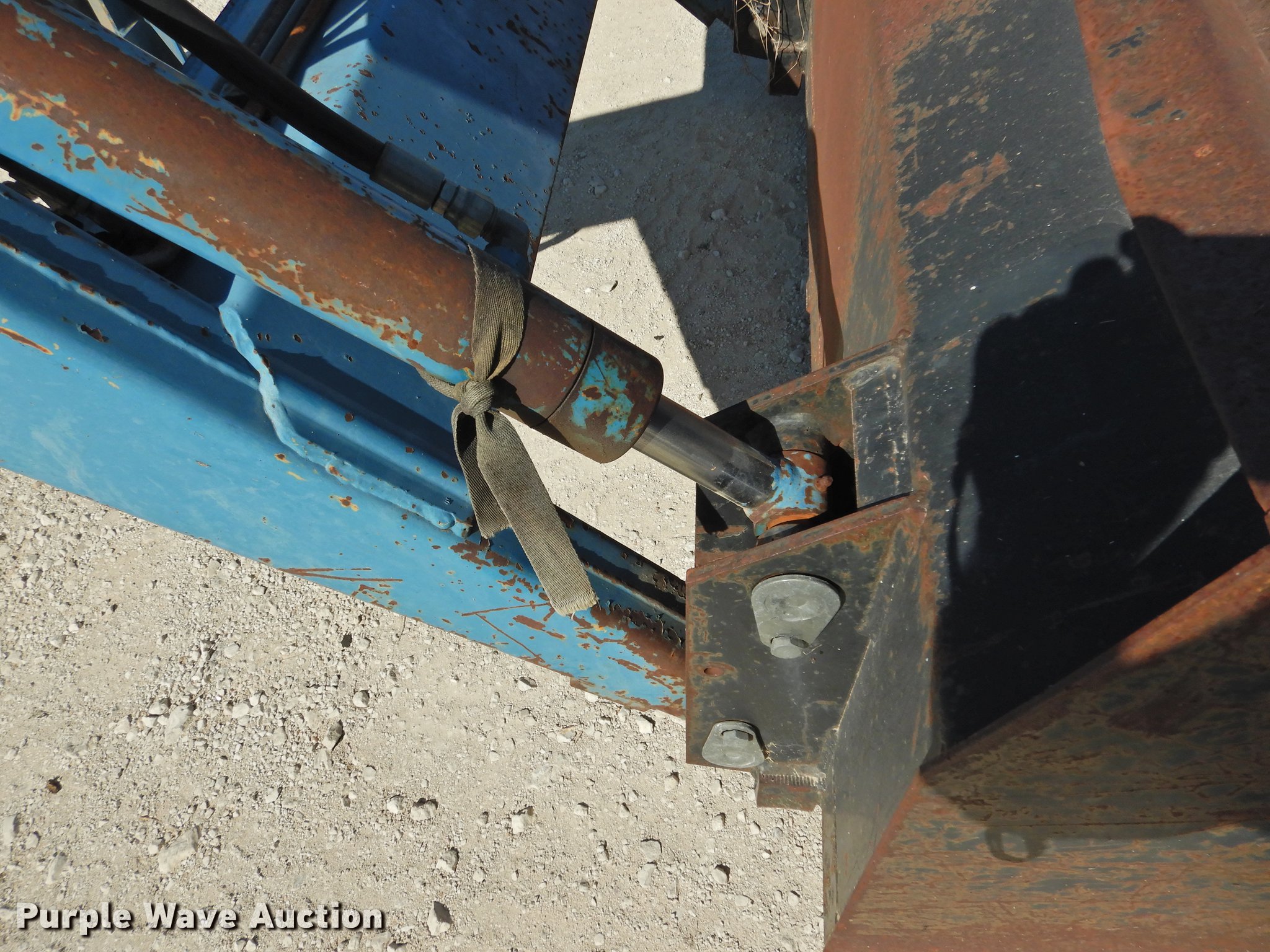 Ford 7109 loader in Lampasas, TX | Item DF2521 sold | Purple Wave