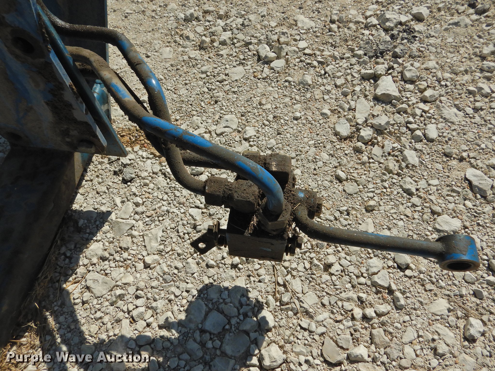 Ford 7109 loader in Lampasas, TX | Item DF2521 sold | Purple Wave