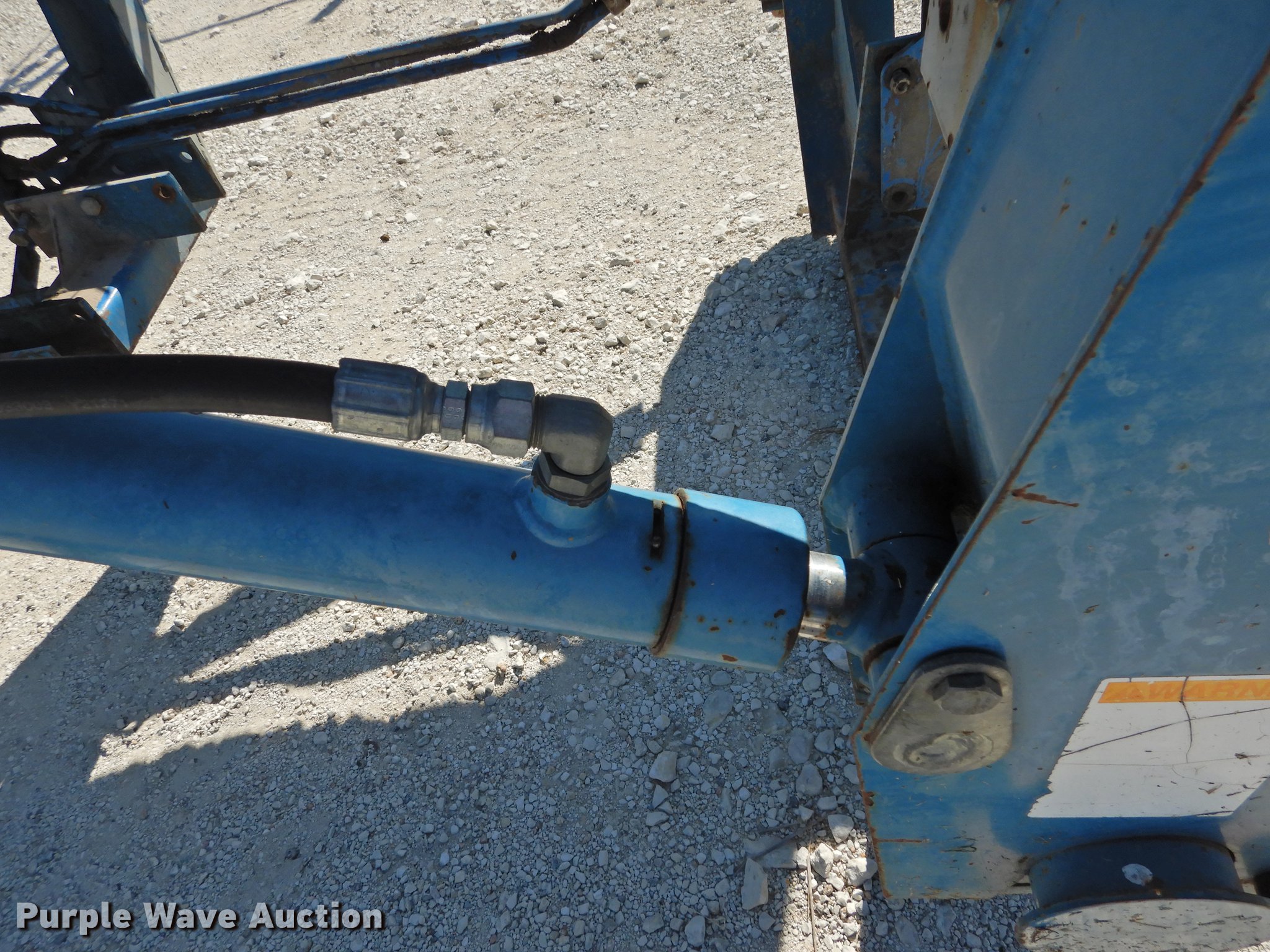 Ford 7109 loader in Lampasas, TX | Item DF2521 sold | Purple Wave