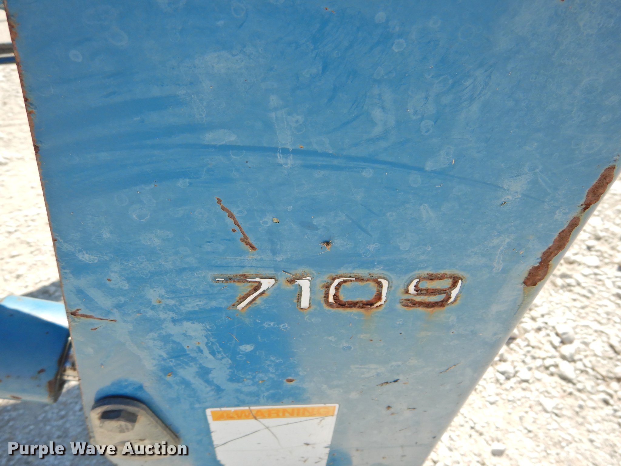 Ford 7109 loader in Lampasas, TX | Item DF2521 sold | Purple Wave