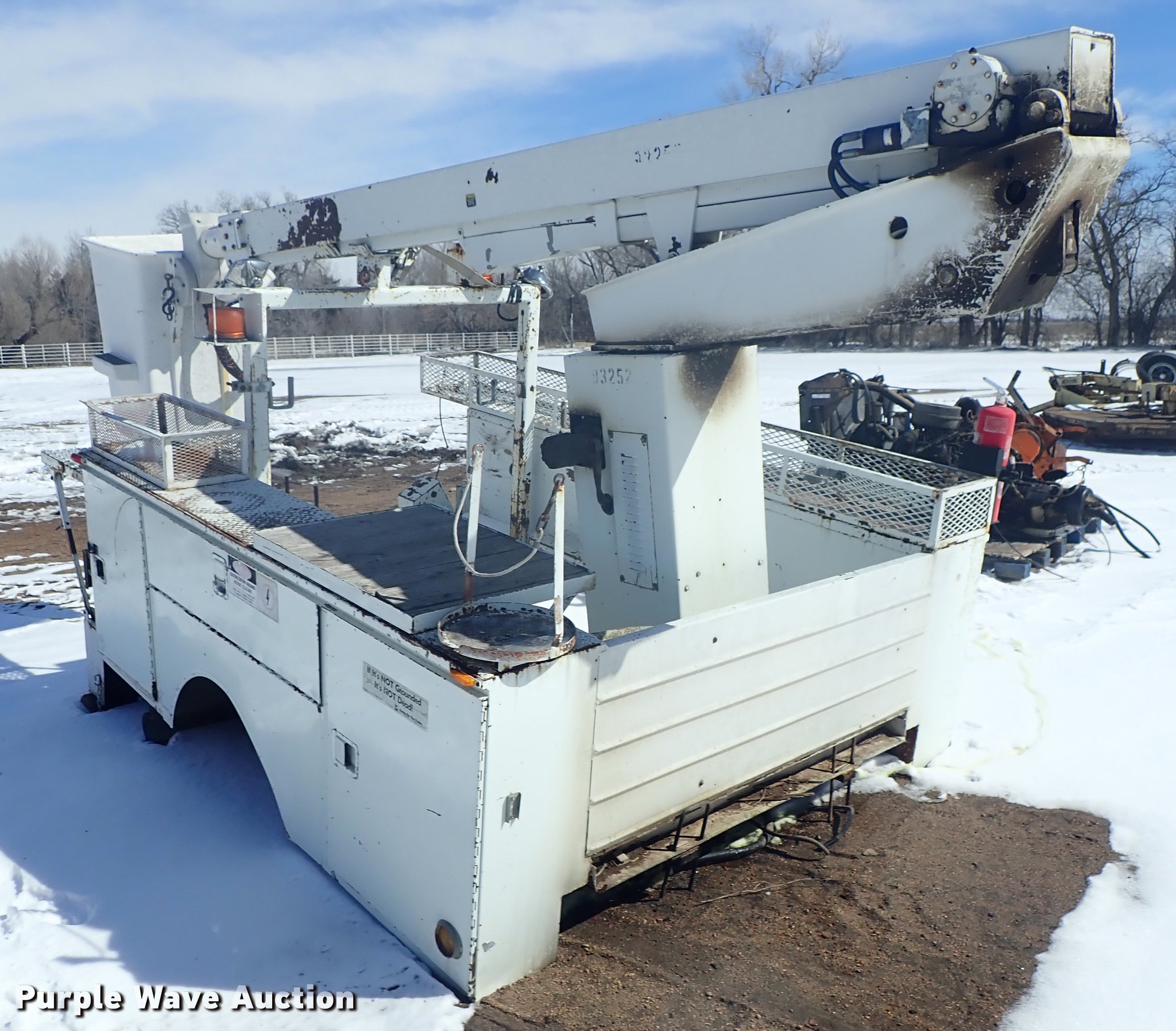 Altec utility bed in Kinsley, KS | Item FH9739 sold | Purple Wave