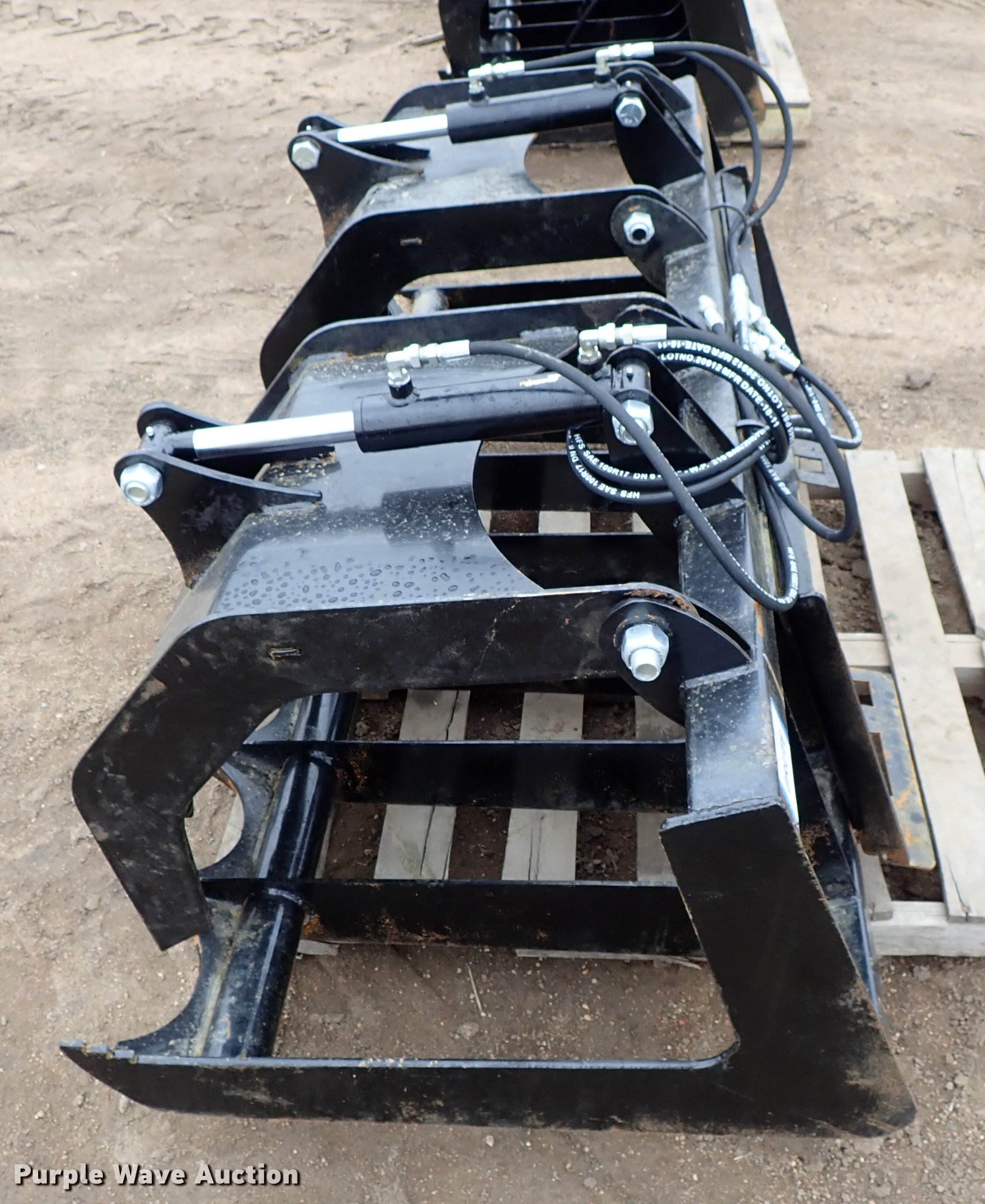 Brute grapple bucket in Kinsley, KS | Item FL9613 sold | Purple Wave