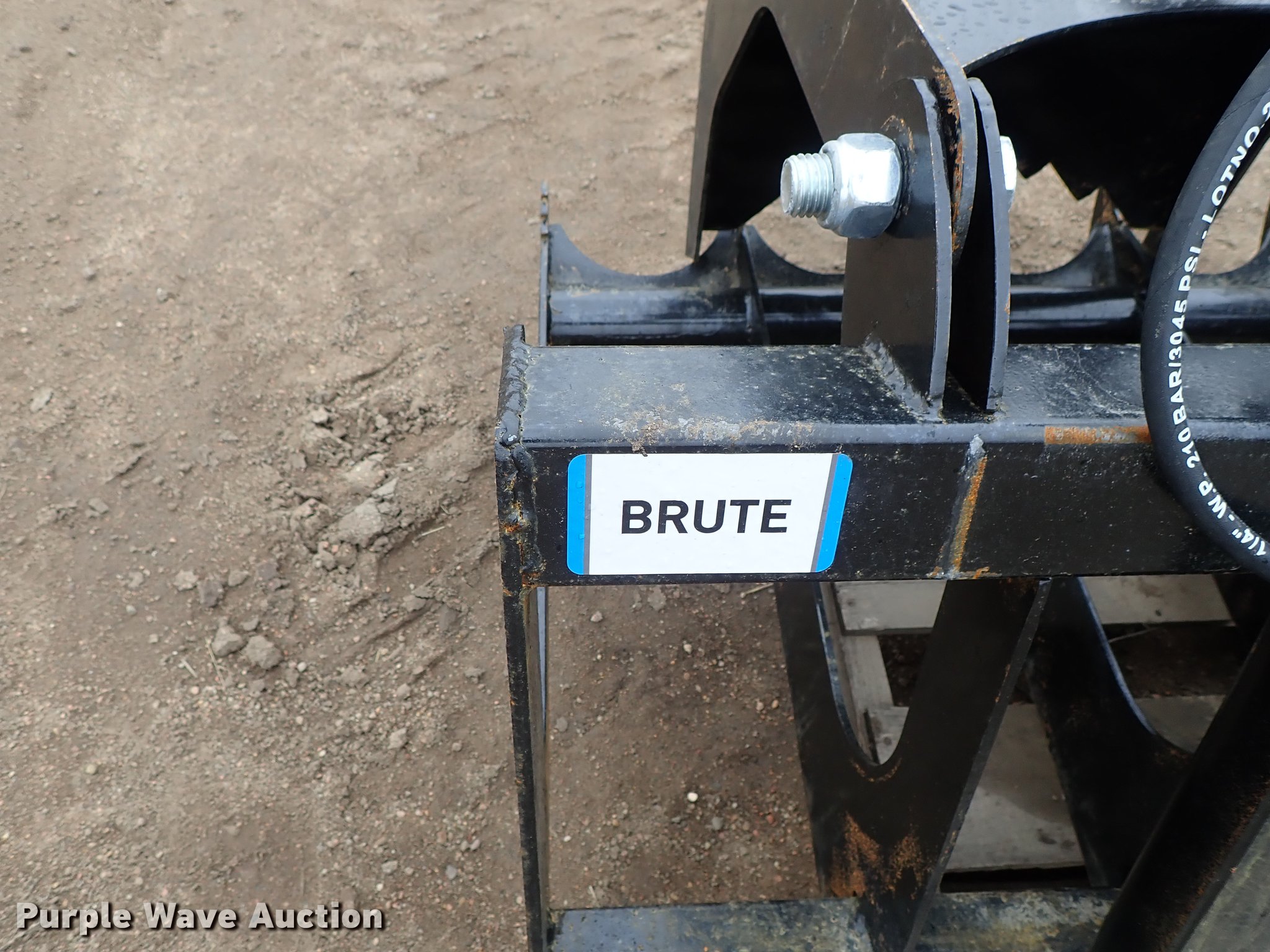 Brute grapple bucket in Kinsley, KS | Item FL9613 sold | Purple Wave
