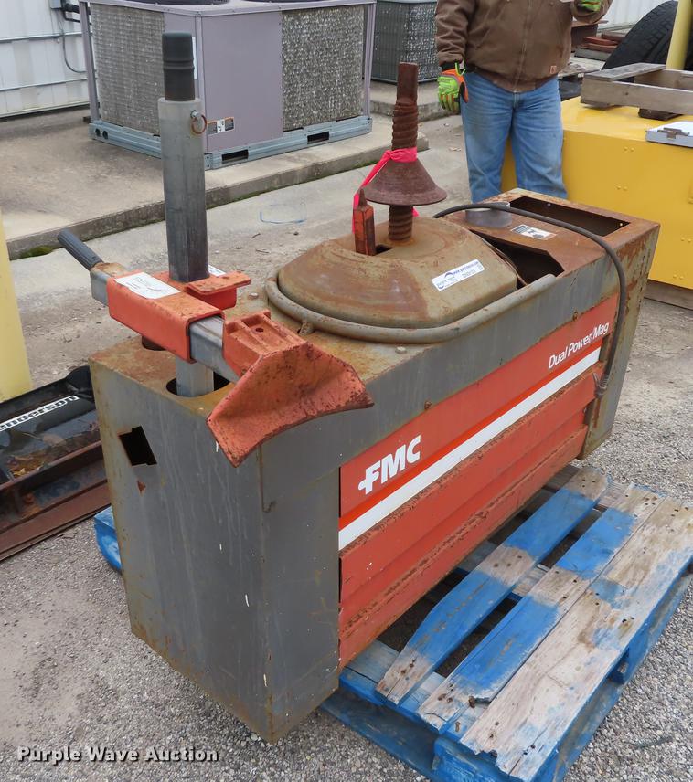 1986 FMC 7600 center post tire machine in Chanute, KS | Item DN9103 ...