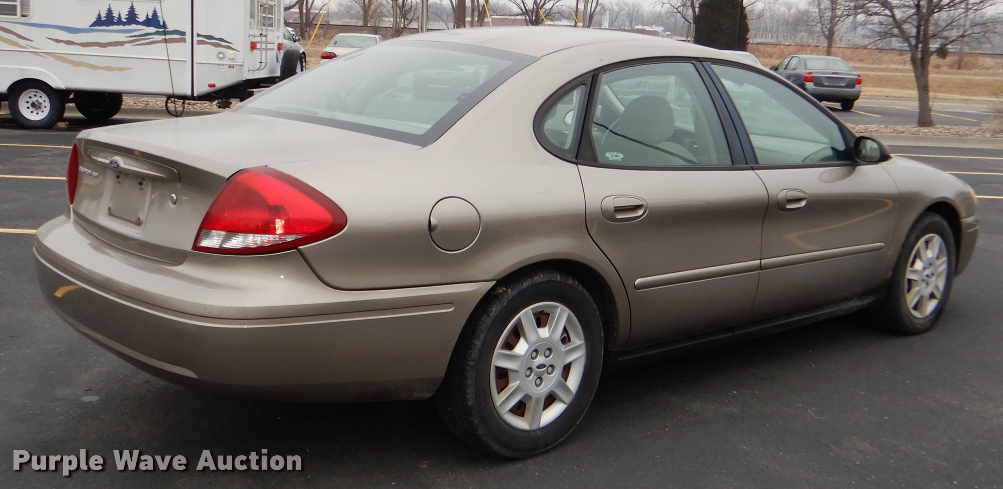 2005 Ford Taurus SE in Manhattan, KS | Item DE0161 sold | Purple Wave