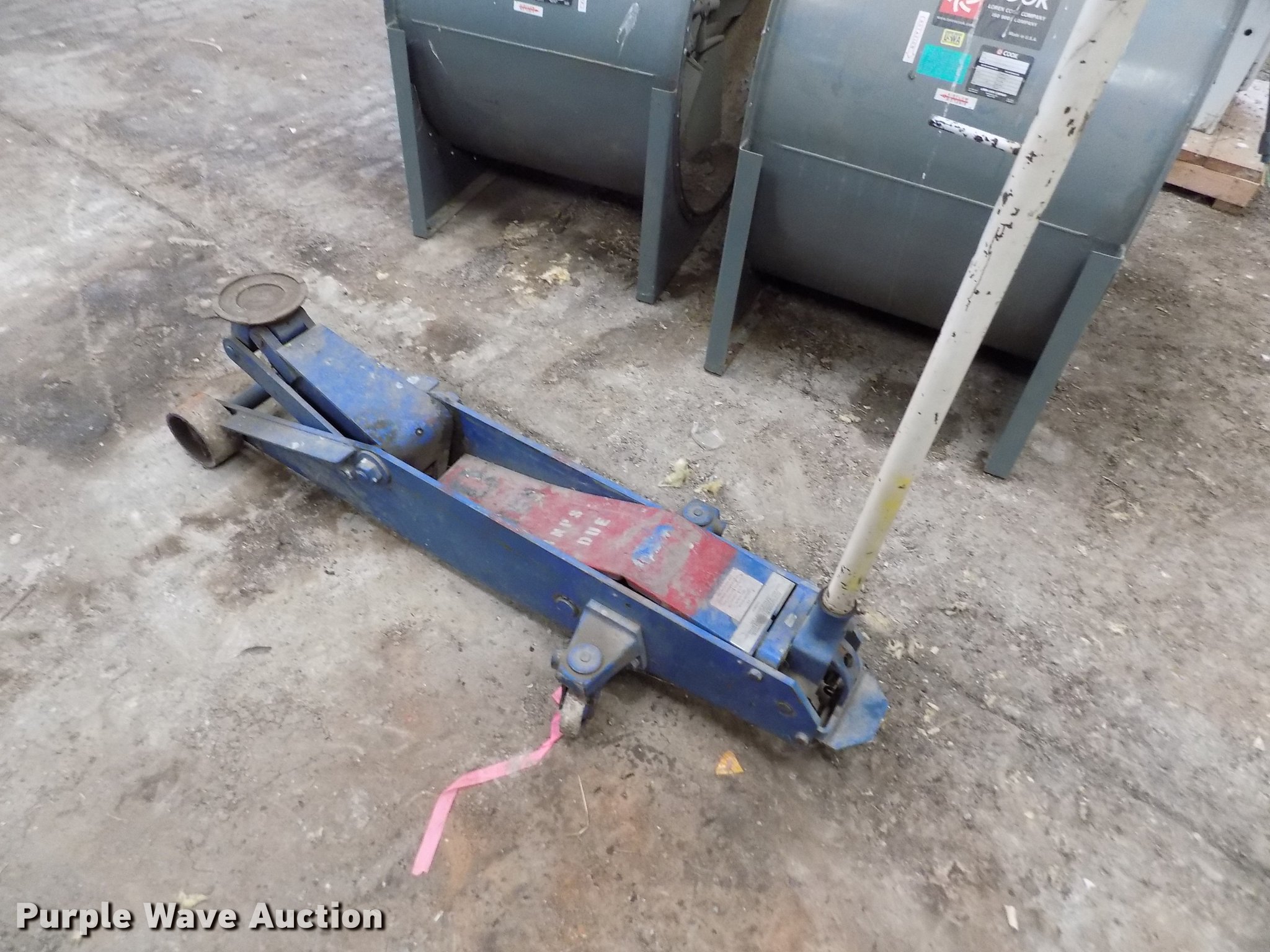 10 ton floor jack in Salina, KS | Item FH9174 sold | Purple Wave