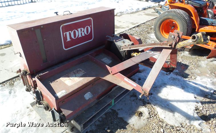 Toro Aerothatch 83 seeder in Winterset, IA | Item EM9104 sold | Purple Wave