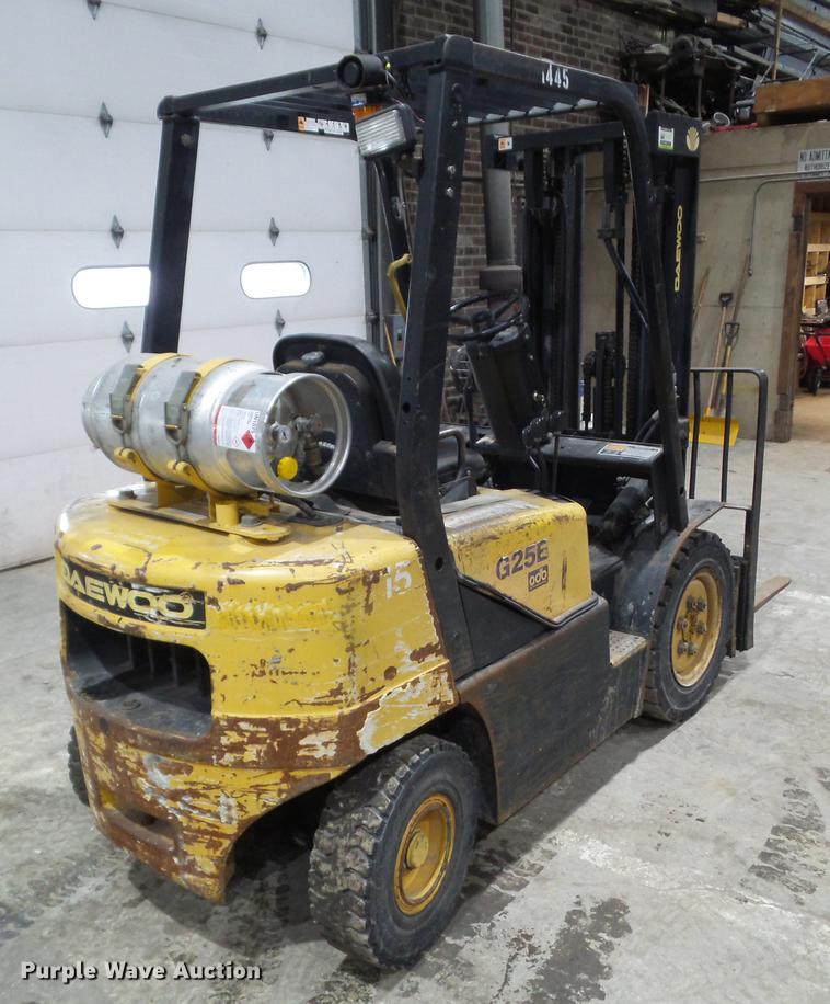 2003 Daewoo G25E-3 forklift in Des Moines, IA | Item EM9118 sold | Purple Wave