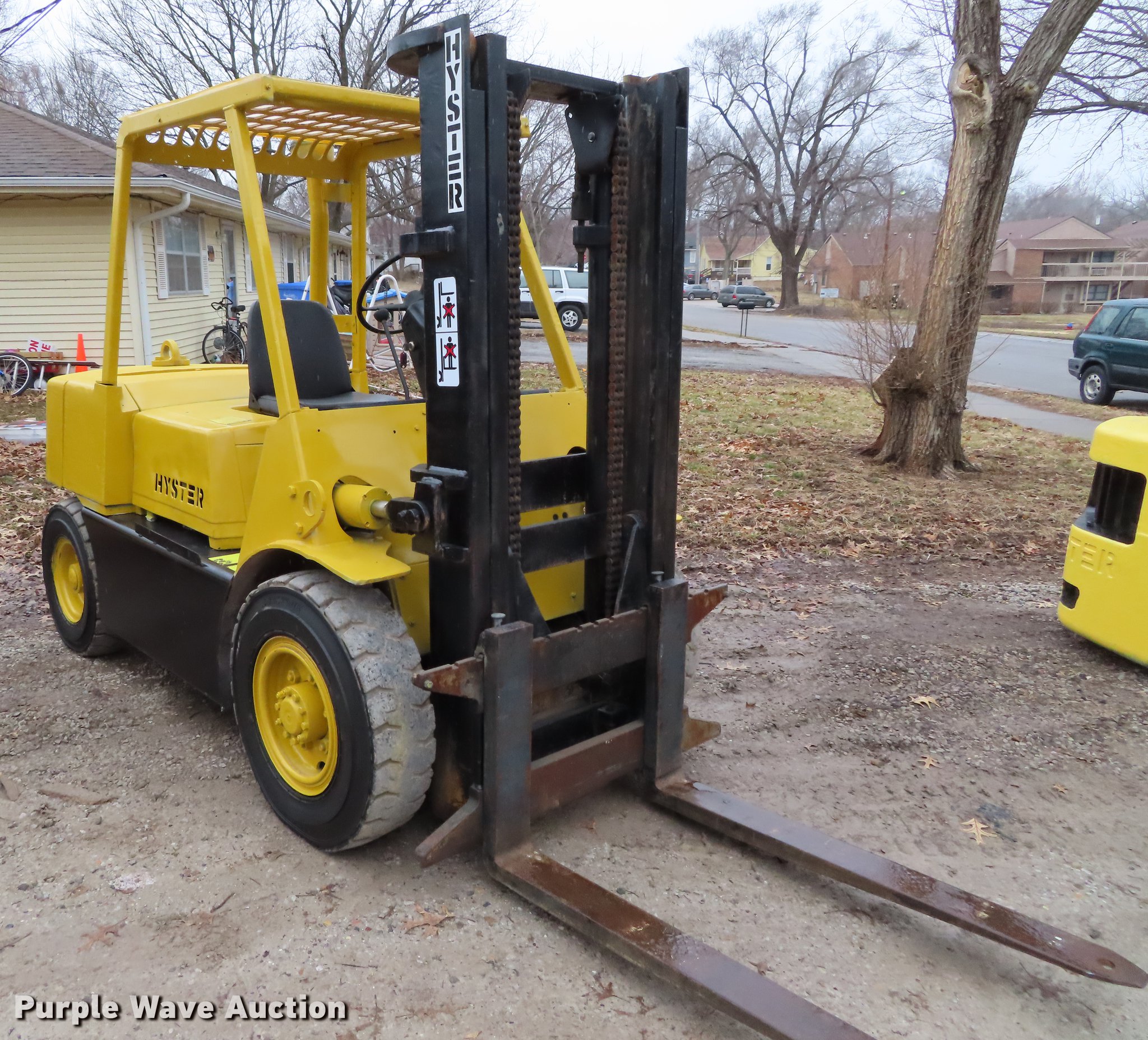2005 Hyster H70E forklift in Tonganoxie, KS | Item DF7700 sold | Purple ...