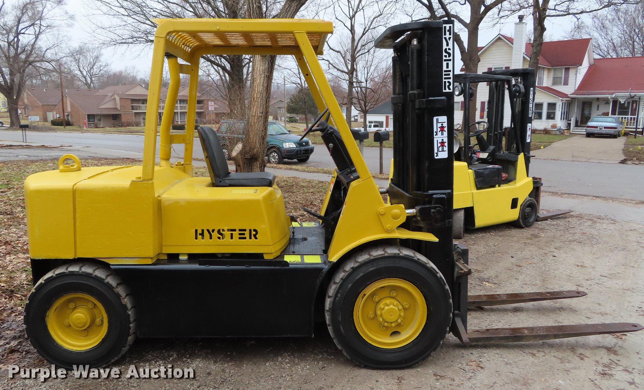 2005 Hyster H70E forklift in Tonganoxie, KS | Item DF7700 sold | Purple ...