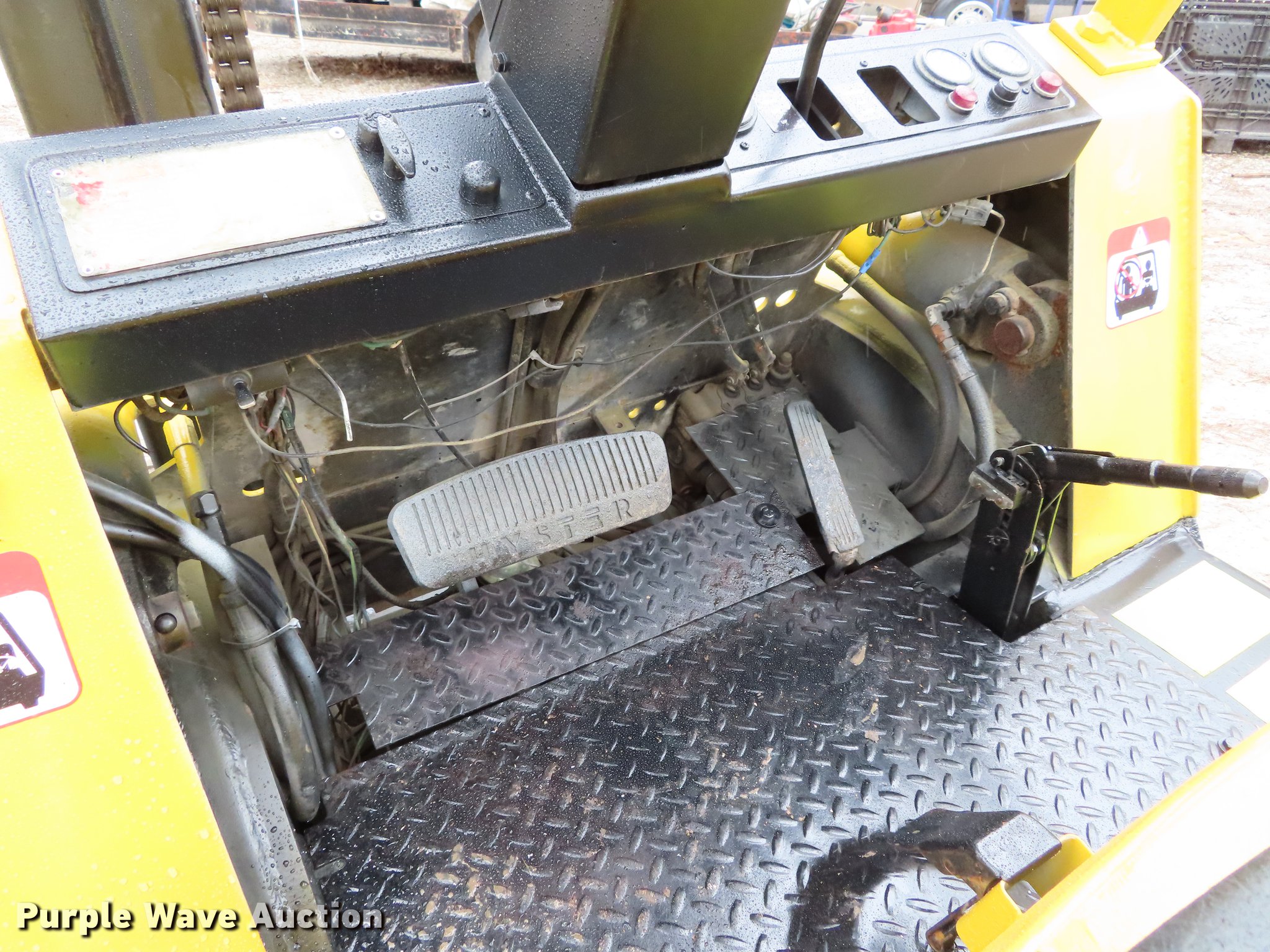 2005 Hyster H70E forklift in Tonganoxie, KS | Item DF7700 sold | Purple ...