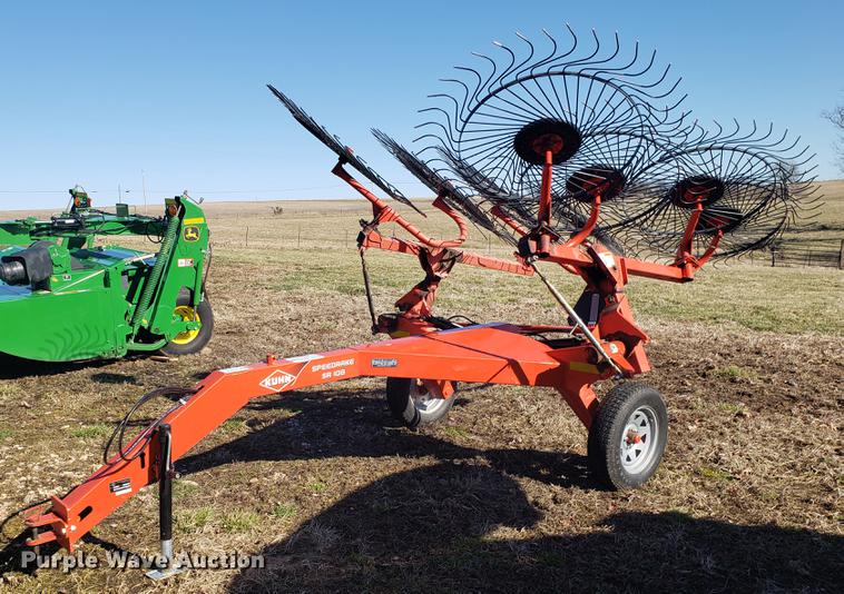 Kuhn SR108 hay rake in Cole Camp, MO | Item DF3364 sold | Purple Wave