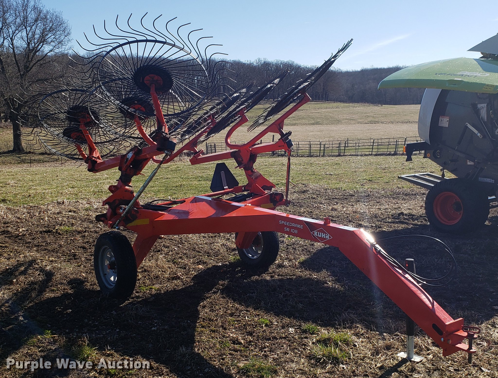 Kuhn SR108 hay rake in Cole Camp, MO | Item DF3364 sold | Purple Wave