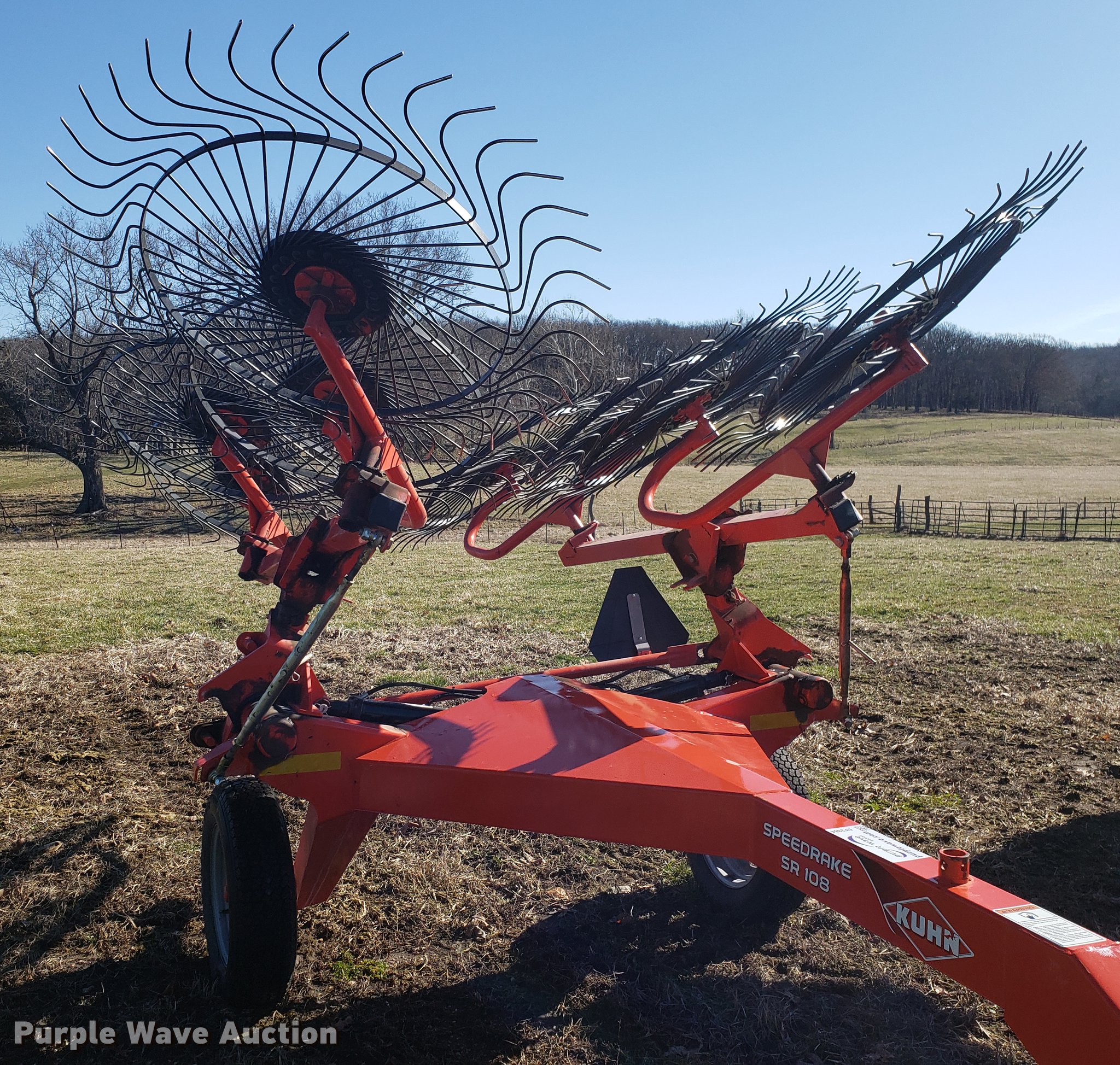 Kuhn SR108 hay rake in Cole Camp, MO | Item DF3364 sold | Purple Wave