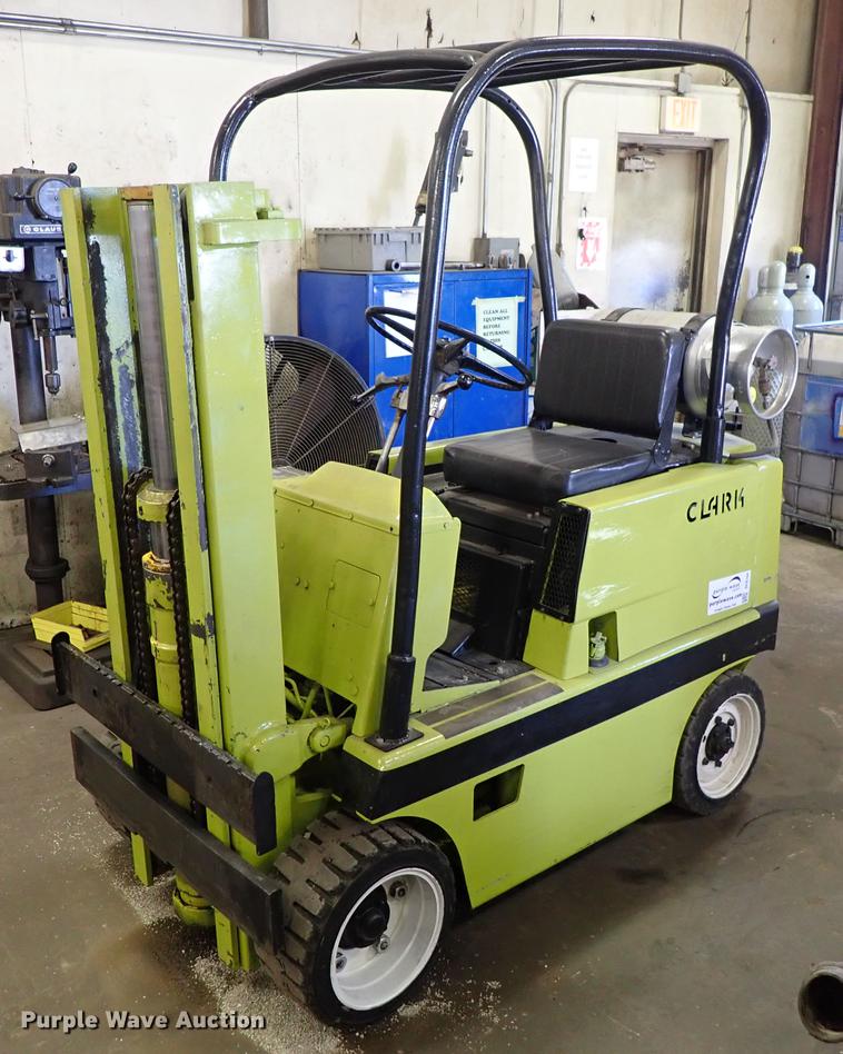 Clark C40IH40 forklift in Hutchinson, KS | Item DF8794 sold | Purple Wave