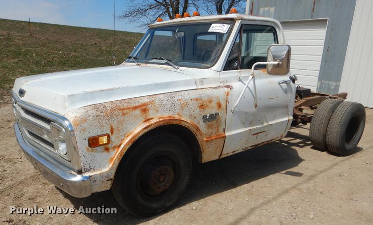 1970 Chevrolet C30 Pickup Catalog and Classic Car Guide, Ratings and ...