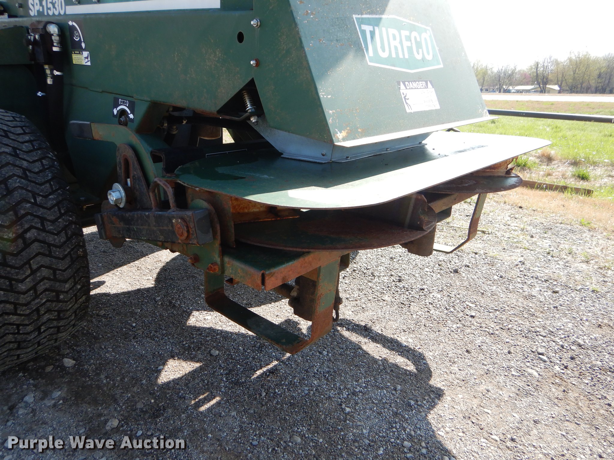 Turfco SP1530 spreader in Collinsville, OK | Item EZ9958 sold | Purple Wave