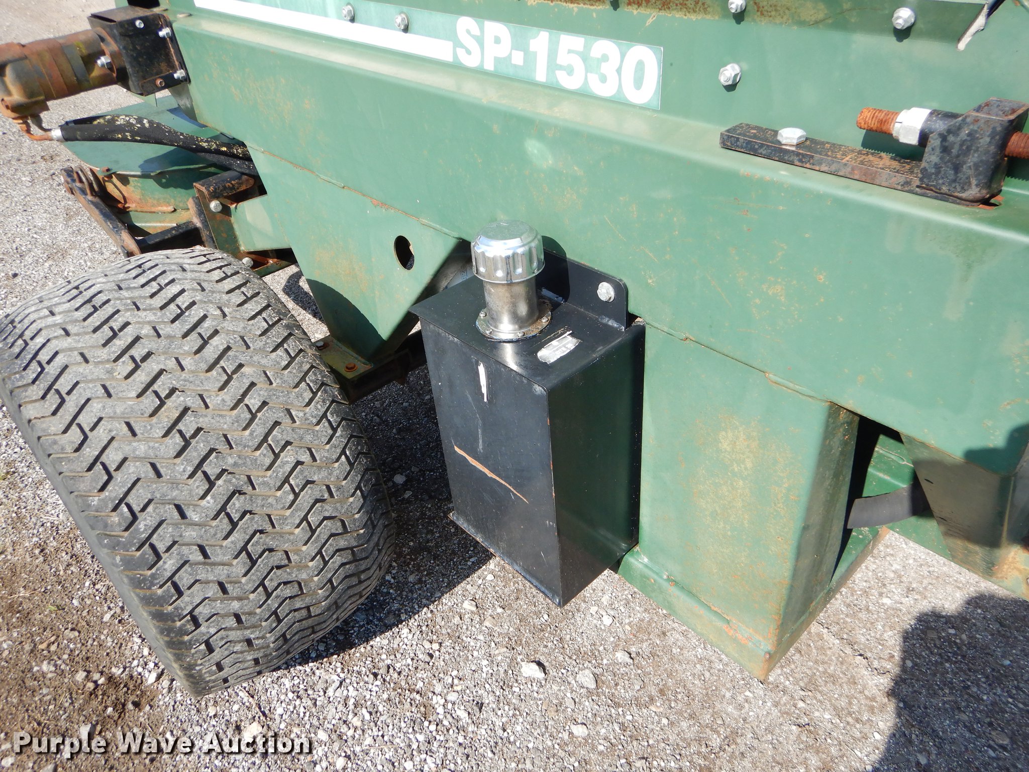 Turfco SP1530 spreader in Collinsville, OK | Item EZ9958 sold | Purple Wave