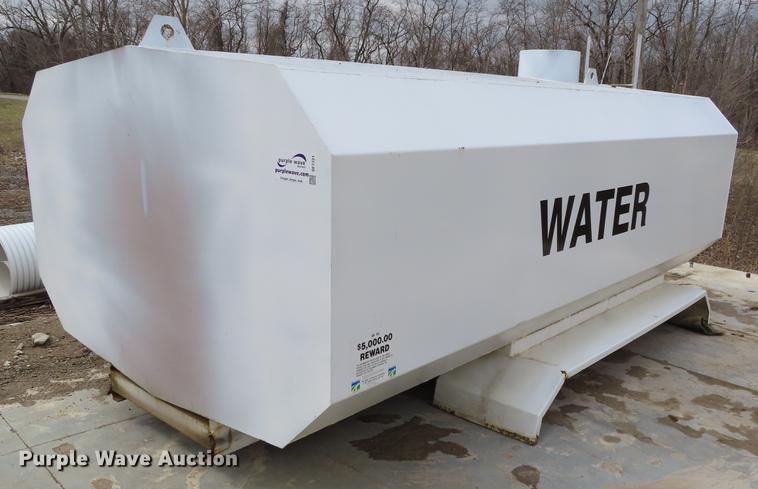 Water tank bed in Leavenworth, KS | Item DF7721 sold | Purple Wave