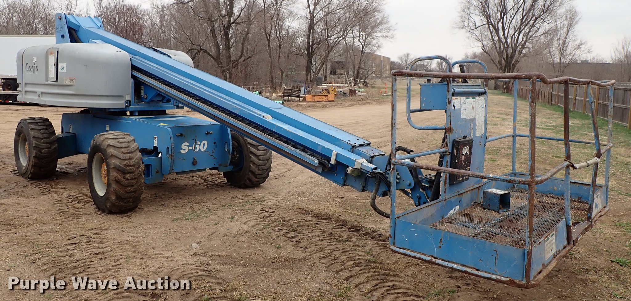 2000 Genie S60 boom lift in Wichita, KS | Item DF8857 sold | Purple Wave