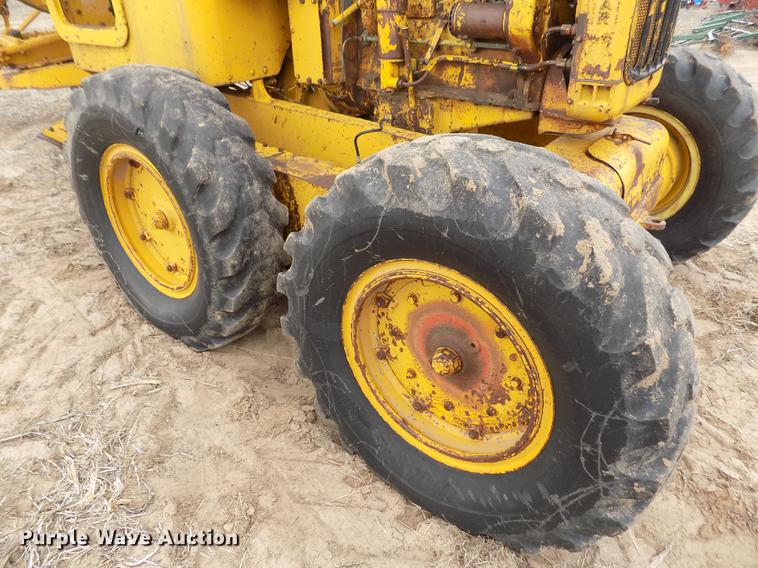 Caterpillar 12 rigid frame motor grader in Ulysses, KS | Item DF2993 ...