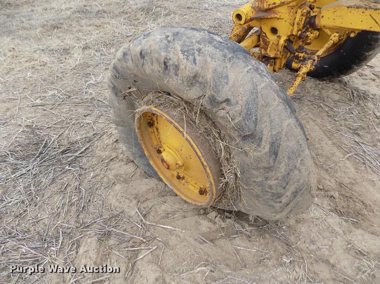 Caterpillar 12 rigid frame motor grader in Ulysses, KS | Item DF2993 ...