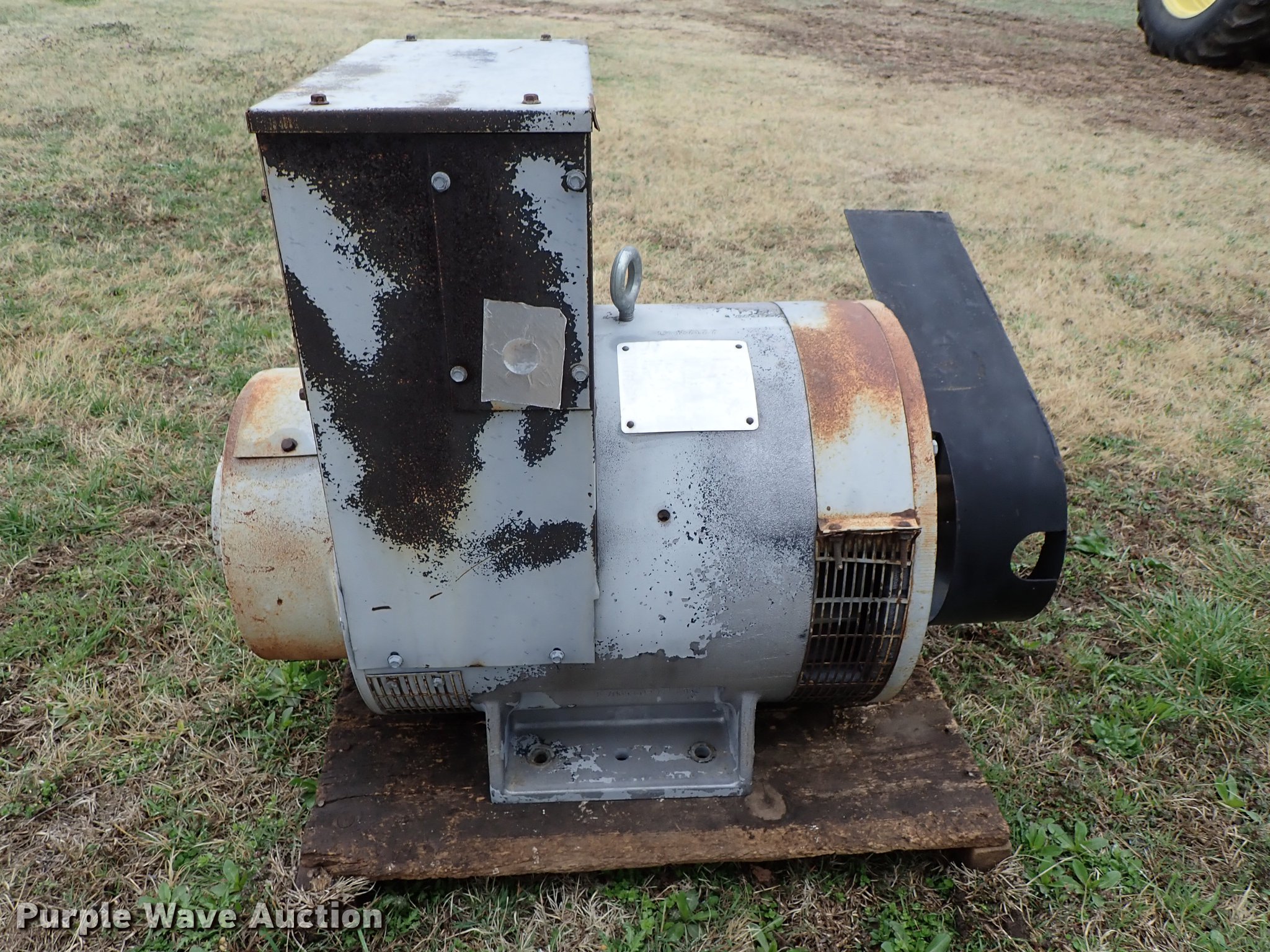Lima 360LM generator in Hutchinson, KS | Item DF8904 sold | Purple Wave
