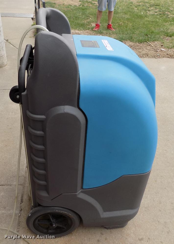 Drizair 2400 dehumidifier in Concordia, KS | Item FA9687 sold | Purple Wave