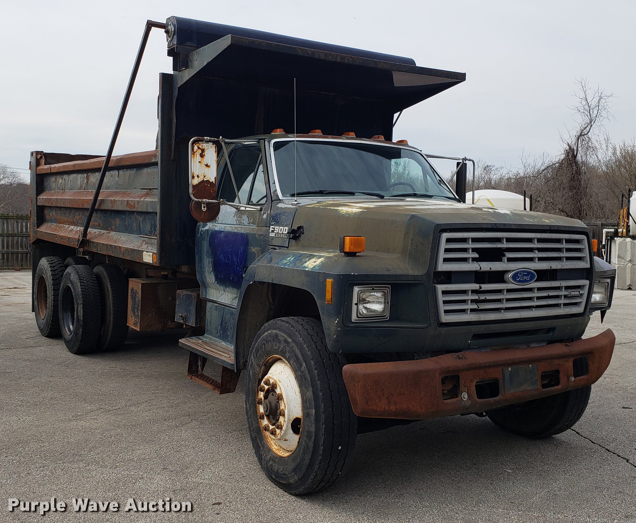 1994 Ford F900 dump truck in Independence, MO | Item DD4043 sold ...
