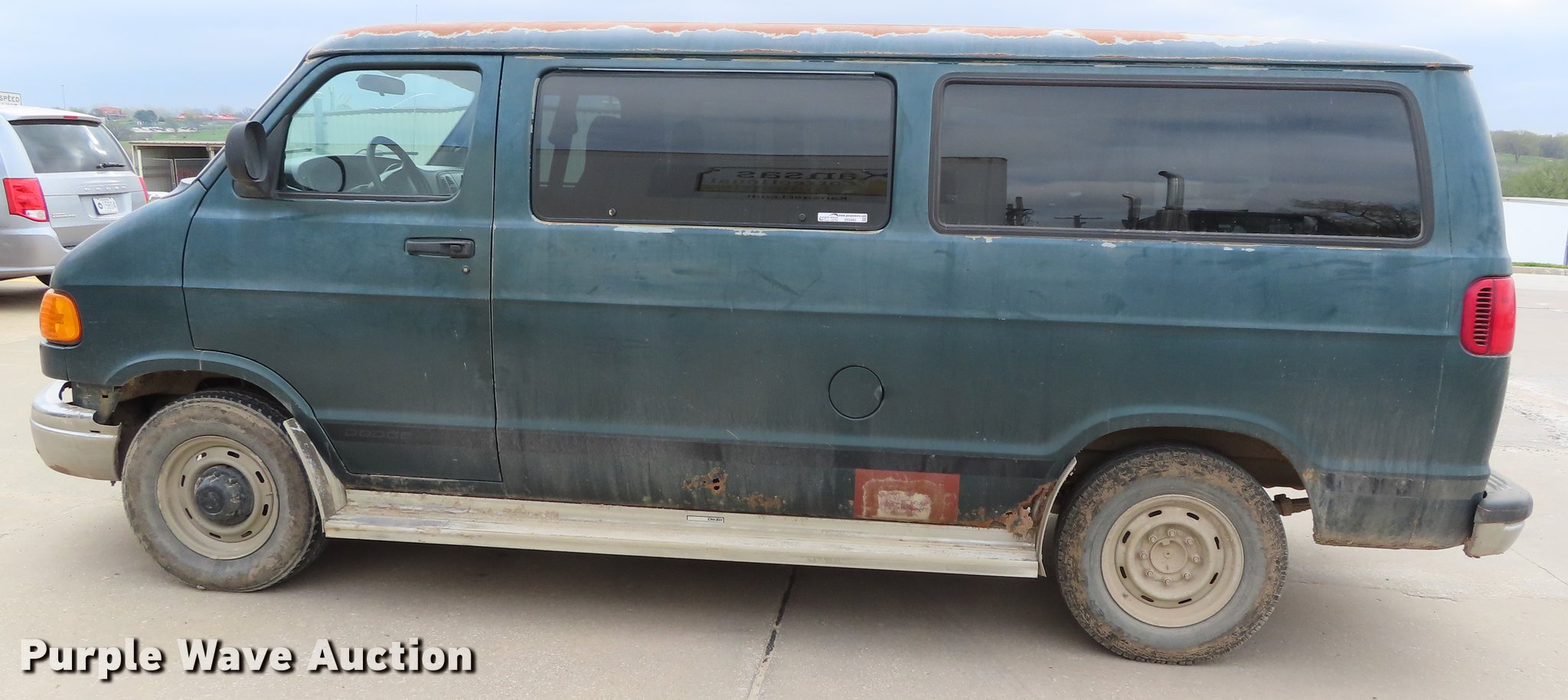 2001 Dodge Ram Wagon B2500 van in Lansing, KS | Item DI9480 sold ...